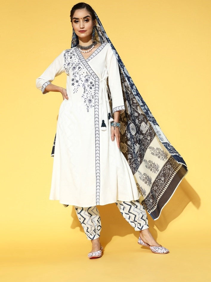 7 ETHNIC SUIT-SETS YOU’VE GOT TO TRY FOR 7 OCCASIONS – Yufta Store